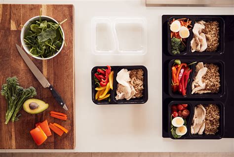 부엌 카운터에 집에서 건강 한 식사의 배치에 대 한 재료와 용기의 오버 헤드 샷 0명에 대한 스톡 사진 및 기타 이미지 0명 가정 생활 가정 주방 Istock