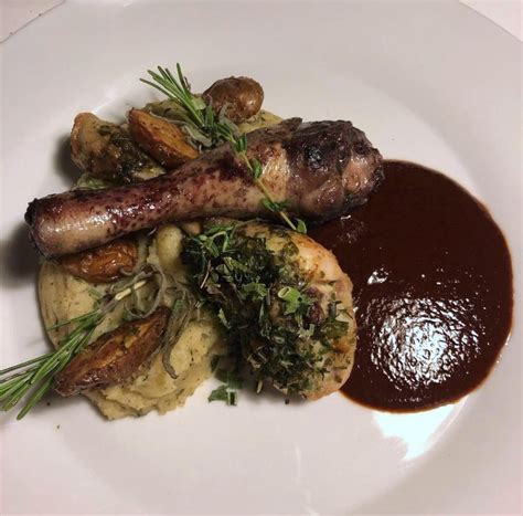 [homemade] Chicken And Potatoes 2 Ways With A Thicc Red Wine Sauce R Food