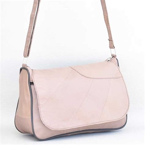 Дамска чанта от естествена кожа с дълга дръжка за през рамо капучино Онлайн магазин за чанти