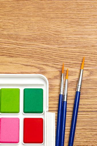 나무 테이블 배경에 단색 수채화 및 페인트 브러시의 집합 개념에 대한 스톡 사진 및 기타 이미지 개념 개체 그룹 검은색 Istock