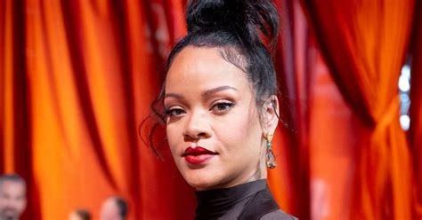 Rihannas House Surrounded By Police As Man Arrives On Property To