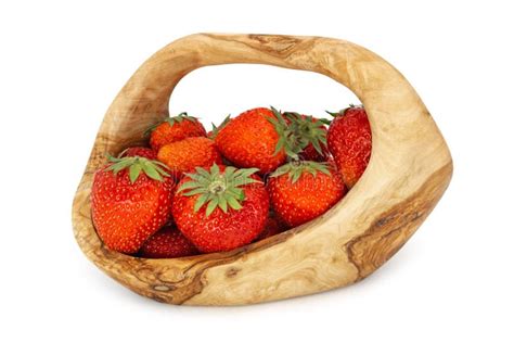 Клубники в деревянном чае корзины и лимона Стоковое Изображение изображение насчитывающей