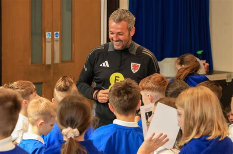 Matty Jones Visits Deighton Primary School Ahead Of Opening Qualifier Faw
