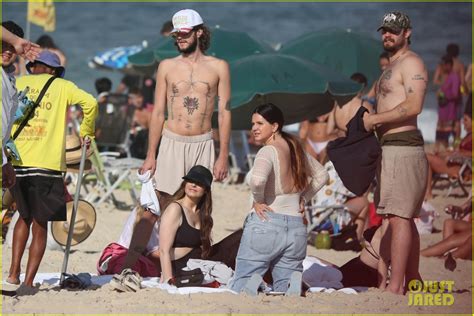 Photo Lana Del Rey Beach Day 039 Photo 4938986 Just Jared Entertainment News