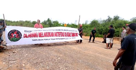 Blokir Jalan Akses Masuk Pt Bja Lsm Labrak Dan Warga Popayato Tuntut