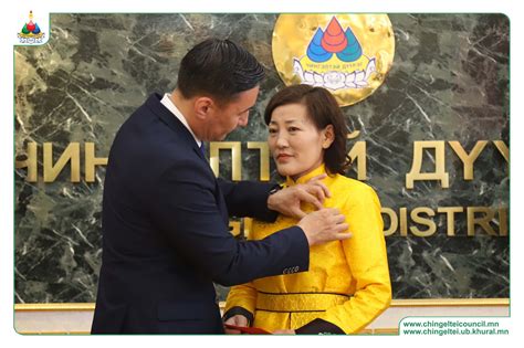 Чингэлтэй 👏Монгол Улсын Ерөнхийлөгчийн зарлигаар төрийн дээд одон болон Алдарт эхийн I Ii