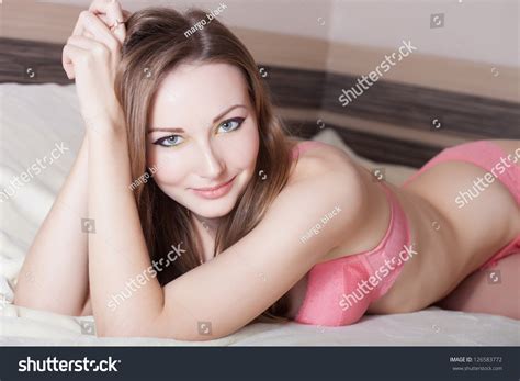 Sexy Beautiful Girl Pink Lingerie Bed Foto Stock 126583772 Shutterstock