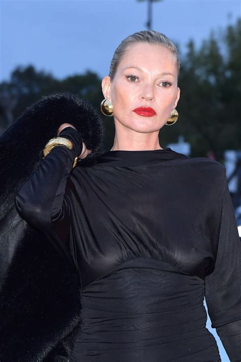 Kate Moss Flaunt Her Braless Tits At Saint Laurent Fashion Show 12