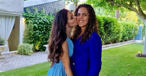 Фудбалерка ја запроси својата девојка во емисија во живо Кајгана