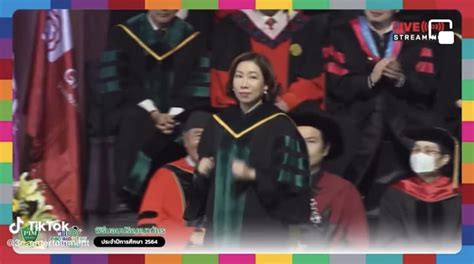 Photo Gallery ฉีกทุกกฎรับปริญญา “ม บูรพา ปัญญาภิวัฒน์” โชว์เงือก เปิดคอนเสิร์ต โพสต์ท่าถ่าย