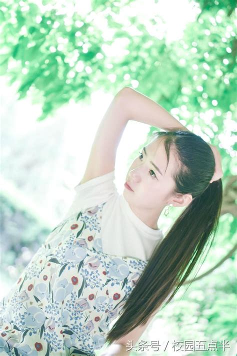 大學校園女生拍夏日寫真清純自然 每日頭條