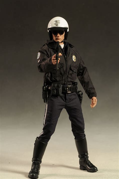 Review And Photos Of Hot Toys Terminator 2 T 1000 Sixth Scale Figure