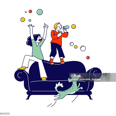 장난 꾸러기 활동적인 어린이 캐릭터 어린 소녀와 소년 집에서 재생 비누 거품을 날려 방에 혼란을 만드는 소파에 점프 아이들과 개 바보 게임 선형 사람 벡터 일러스트레이션