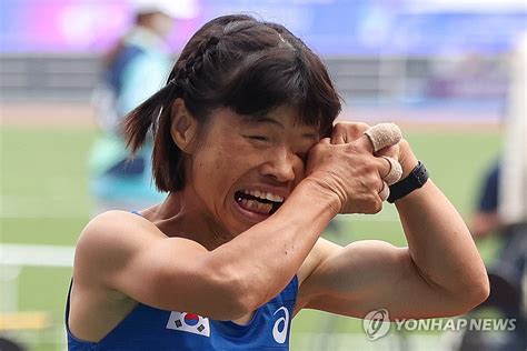 경기 마친 전민재 연합뉴스