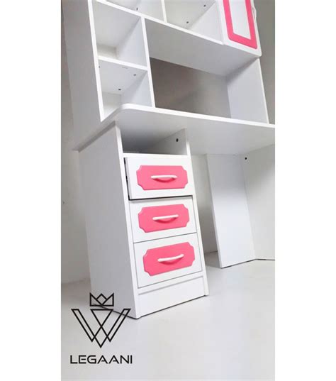 საწერი მაგიდა თაროებით და უჯრებით