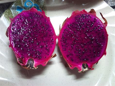 Розовый фрукт с шипами 63 фото