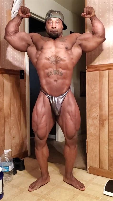 Bulging Black Bodybuilder Thisvid Com