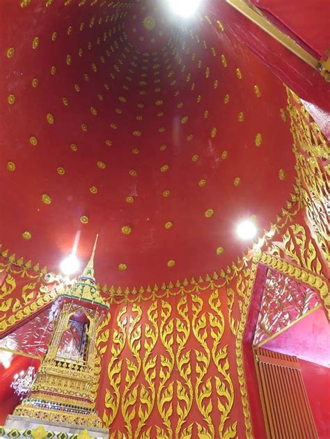 วัดธาตุ พระอารามหลวง บริเวณริมบึงแก่นนคร จังหวัดขอนแก่น Wat That Muang Khon Kaen Isan Insight