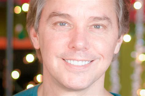 Kooky Choirmaster Scott Warrender Brings Back The Washingtonians