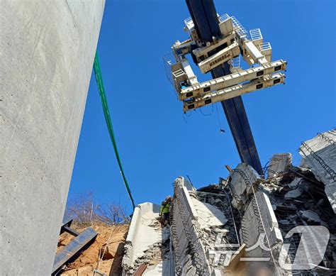 서울세종 고속도로 공사장서 붕괴 사고 발생 뉴스1