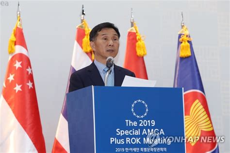 대통령 축사 대독하는 김연명 사회수석 연합뉴스