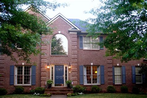 21 Gorgeous Front Door Colors For A Red Brick House In 2024