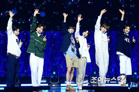 [포토]오늘 데뷔 투어스 풋풋한 매력