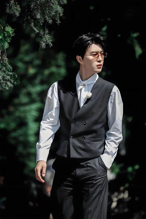 表面是艺人，实际是富二代的男明星，混不下去就得继承上亿家产！