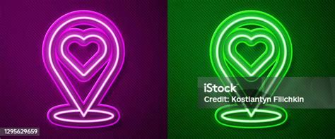 보라색과 녹색 배경에 격리 된 하트 아이콘빛나는 네온 라인맵 포인터 발렌타인 사랑 위치 로맨틱 지도 핀 벡터 내비게이션에 대한 스톡 벡터 아트 및 기타 이미지 Istock