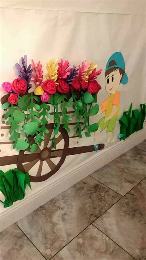 44 تزیین در ورودی کلاس 1402 ایده جدید؛ با کاغذ رنگی بادکنک استند