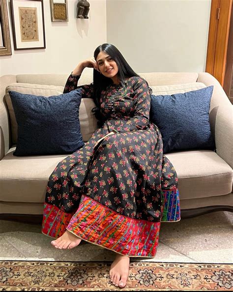 Sarah Khan Feet Pictures Sexy Feets Celeb Feets