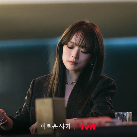 Chun Woo Hee Wears Many Faces As A Dangerous Con Artist And Prison Inmate In Delightfully