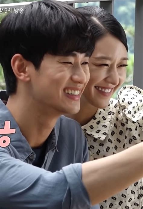 Kim Soo Hyun And Seo Ye Ji Gembira Ambil Gambar Bersama