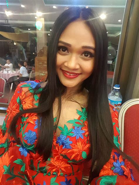 မထင်‌မှတ်‌ထားတဲ့‌မွေး‌နေ့ပါတီ‌လေးလက်‌‌ဆောင်‌ရခဲ့လို့ ‌ပျော်‌‌နေတဲ့ဖြူဖြူ‌ကျော်‌သိန်‌း Myanmarload