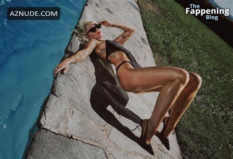 Miley Cyrus Sexy Photos Showing Off Her Amazing Figure Wearing Hot