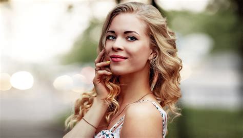 Model Hd Depth Of Field Blonde Woman Hd Wallpaper