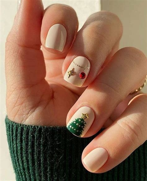 เล็บสวยส่งท้ายปี รวม 50 ไอเดียเพ้นท์เล็บ “ โทนสีคริสต์มาส ” แนวน่ารัก สดใส เสริมให้เล็บดูคิ้วท์