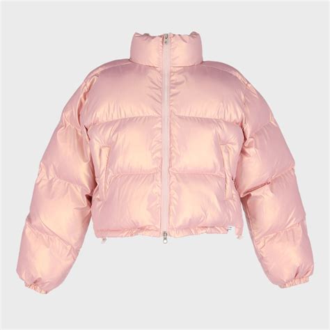 어퍼스트로피 콤마 바텀 라벨 포인트 글로시 숏 패딩 핑크 위시버킷
