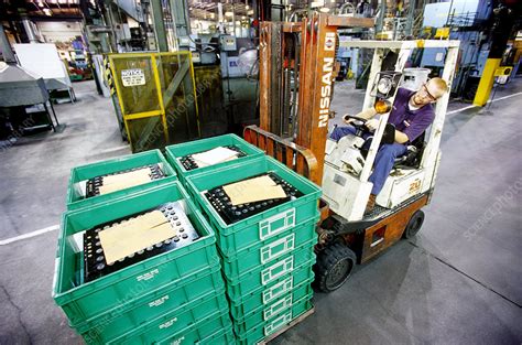 Automobile Engine Valve Production Stock Image T860 0186 Science Photo Library