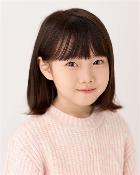 키즈프로필 아역배우프로필 스핀오프 스튜디오 새로운 스핀오프의 주니어 베이직 컨셉 프로필 입니다 아원이의 맑고 투명한 이미지를 그대로 담아봤어요 주니어프로필 주니어