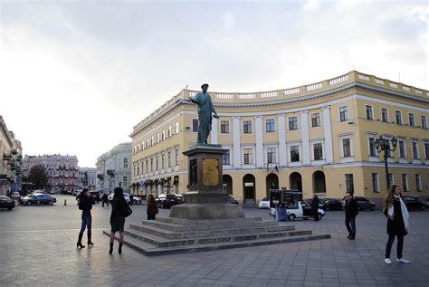 დარაბებს მიღმა