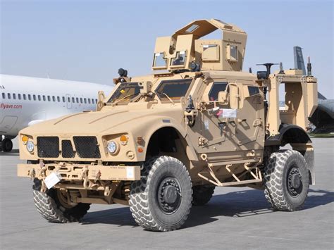 Oshkosh представила первый прототип Jltv