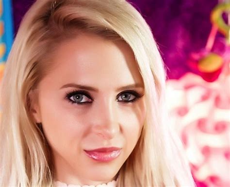 Alix Lynxs Instagram Twitter And Facebook On Idcrawl