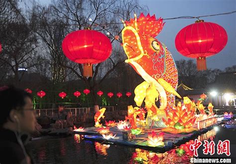 济南趵突泉花灯亮灯 组图 图片中国 中国网