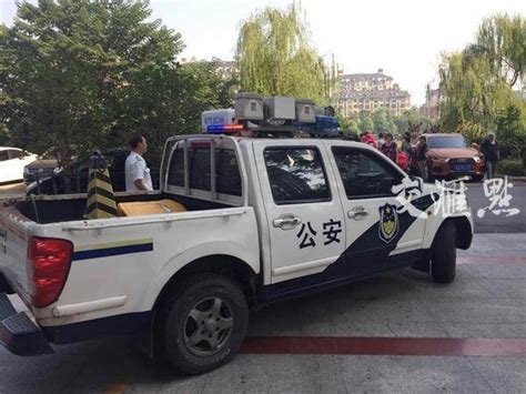 女司机倒车滑入秦淮河 丈夫在岸边大喊救命组图 手机凤凰网