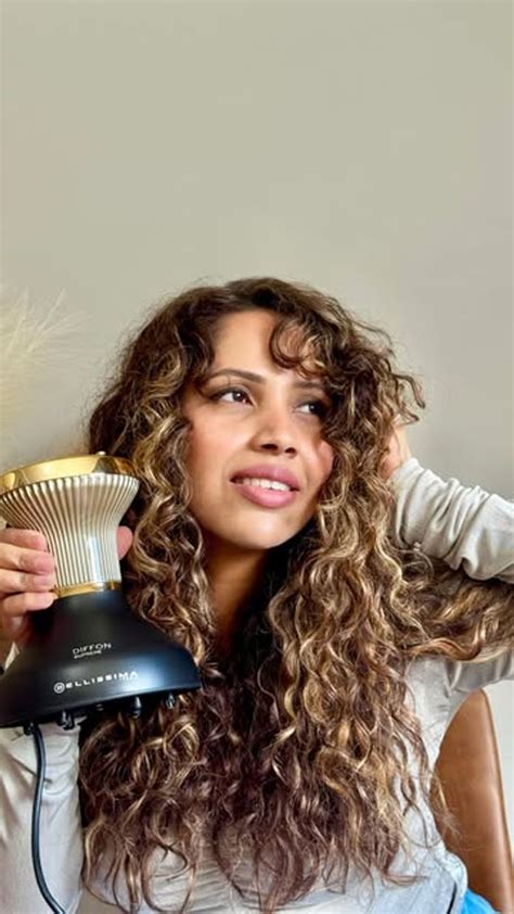 31 Façons Dhydrater Les Cheveux Bouclés Et Frisés Selon Les Experts En Cheveux Texturés