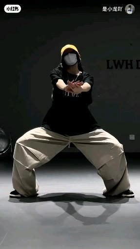 춤에 있는 시연 황님의 핀 춤 춤 동작 케이팝 춤에 있는 시연 황님의 핀 춤 춤 동작 케이팝