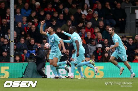 마법의 순간 제공했다 황희찬 최고 평점 7완벽 어시스트에 박치기 퇴장 유도까지 Osen