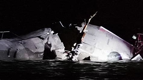 여객기 뒤로 30초 뒤 꽝트럼프 바이든 다양성 채용 탓