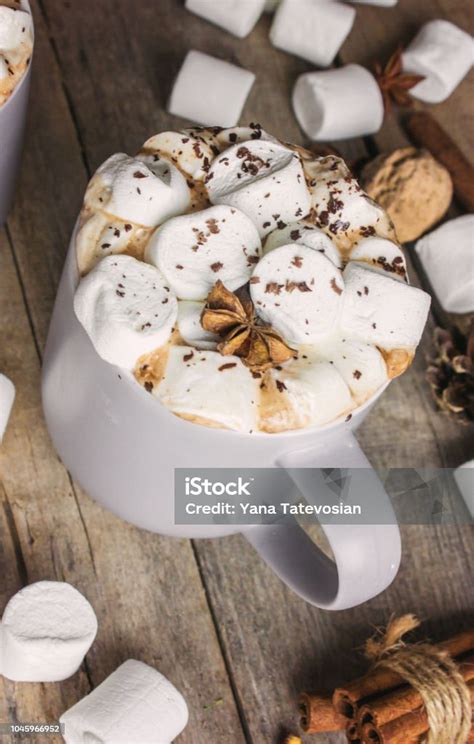 마쉬 멜 로우와 함께 뜨거운 코코아 크리스마스 배경입니다 음료 12월에 대한 스톡 사진 및 기타 이미지 12월 12월 31일 1월 Istock